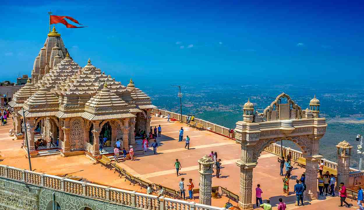 Kalika Mata Temple: पावागढ़ में स्थित माता जी का यह मंदिर है शक्ति और भक्ति का केंद्र, जानें ...